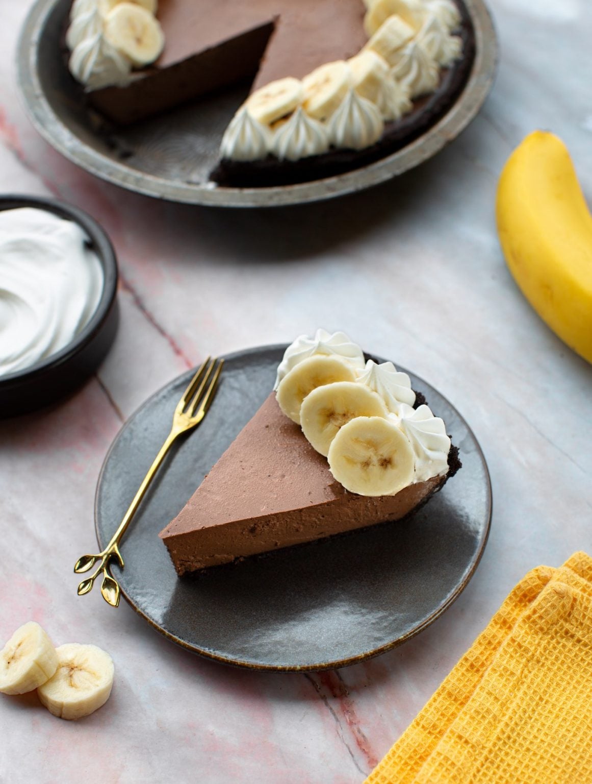 vegan-chocolate-mousse-pie-the-vegan-atlas