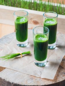 A Guide to Wheatgrass — How to Use the Superfood